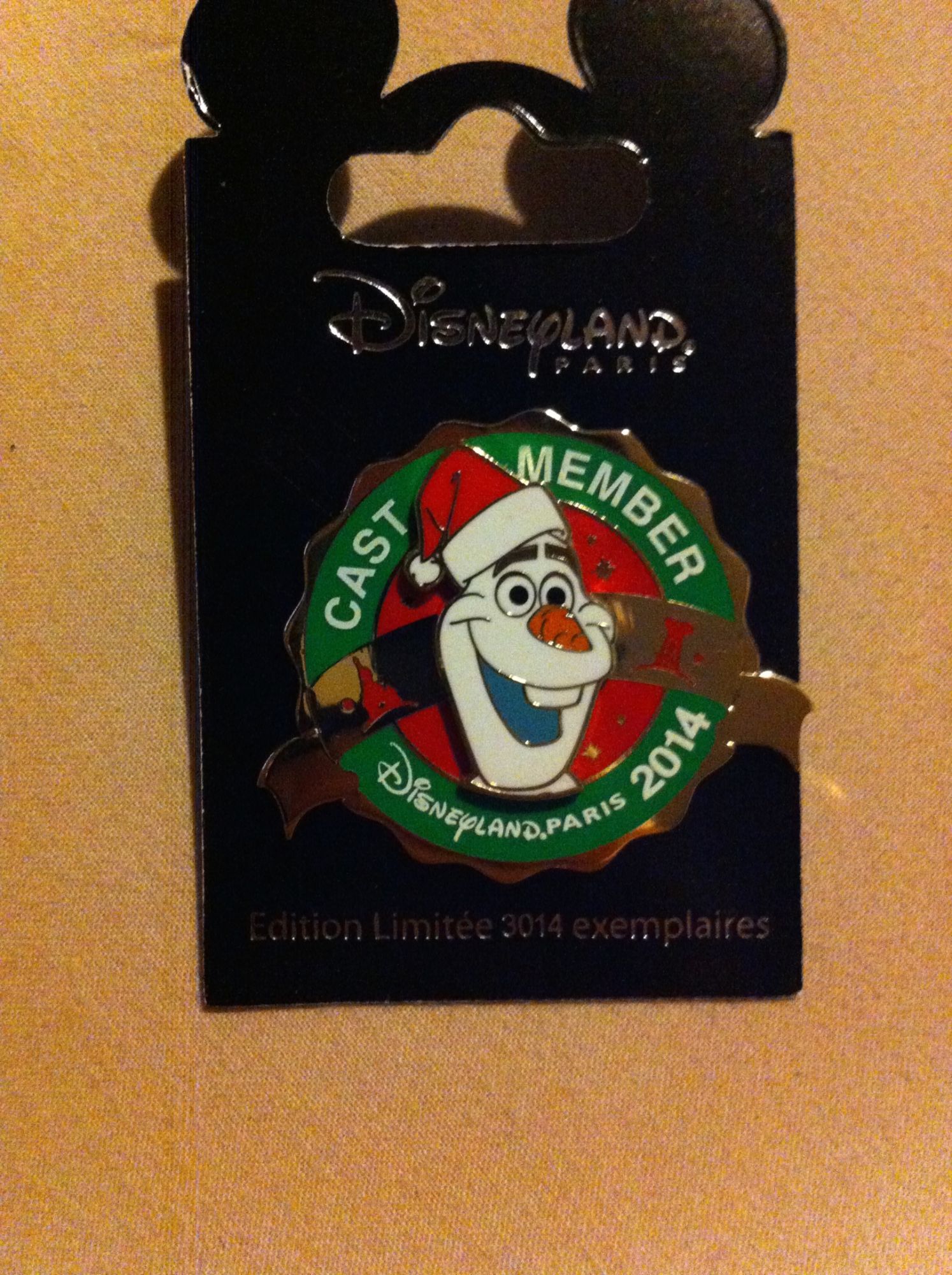 Disneyland Cast Member Pins d’occasion