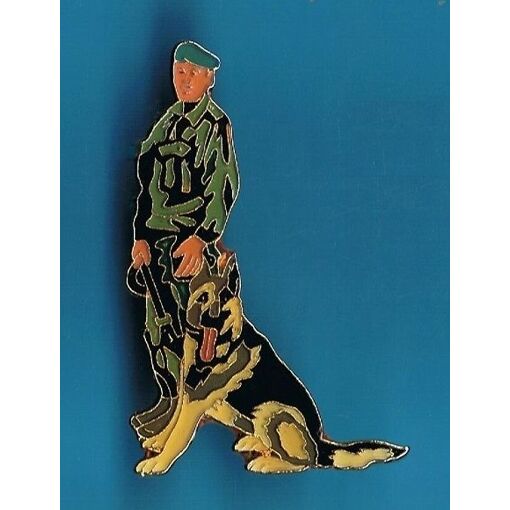 10094 // 1 Pin's : MILITAIRE ET SON CHIEN BRIGADE CYNOPHILE MAITRE ...