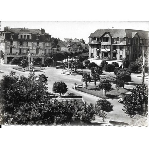 Carte postale LA BAULE LES PINS - Place des Palmiers (non circulée) | Rakuten